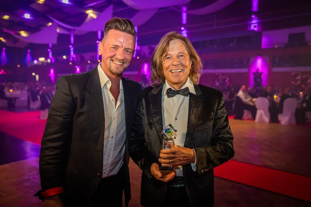 JÜRGEN DREWS, OLAF HENNING, ROLAND KAISER, MICHELLE u.a. Umjubelte Solidarfonds-Gala wird mit ...