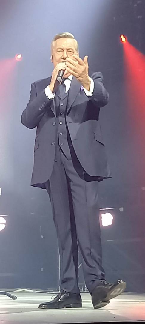 ROLAND KAISER: Er rockte in Berlin mit CHRISTIANE EIBEN die Mercedes ...