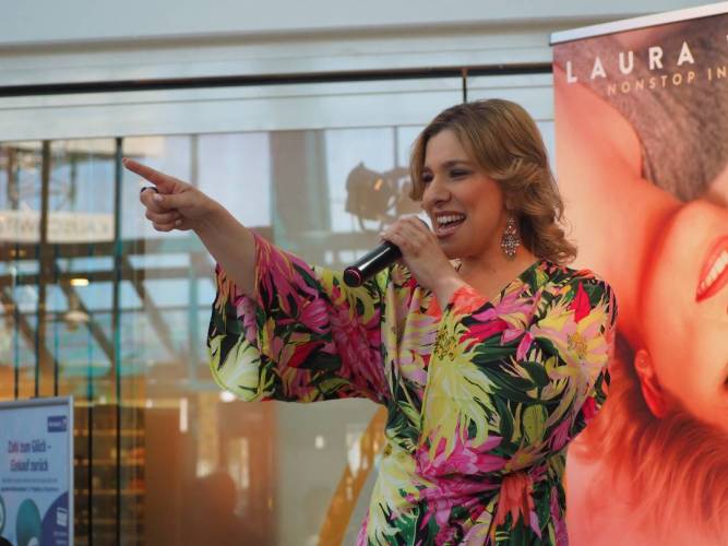 LAURA WILDE in Plauen - Eventbericht zu ihrer Autogrammstunde am 9. Mai